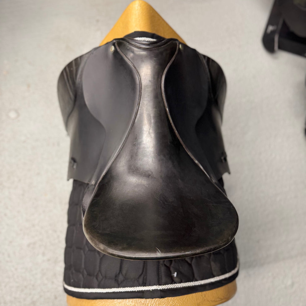 HS#3031 Barney 17.5" Dressage Saddle – South Holmestead Saddlery Ltd IE